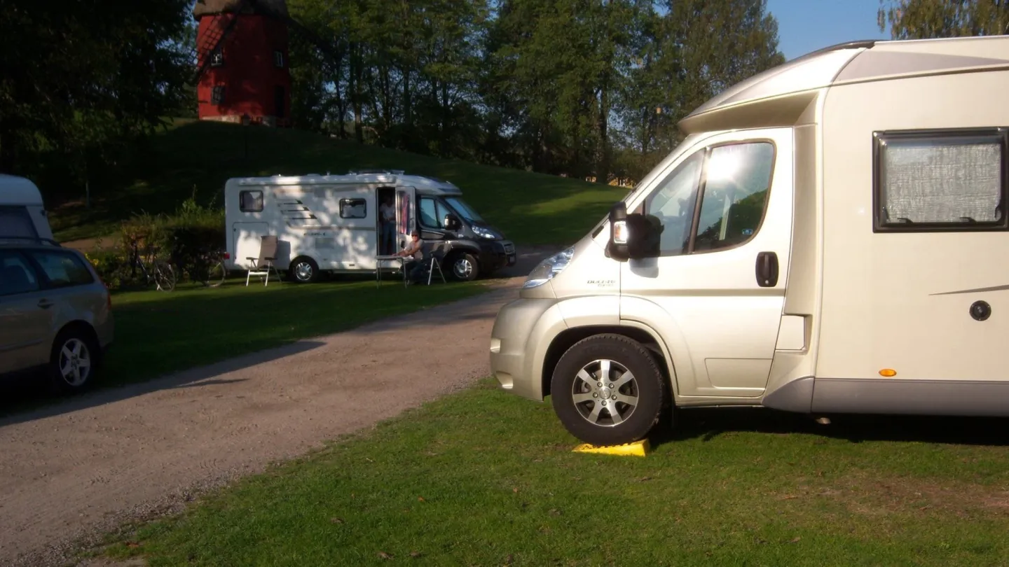 Campingtomt för husbil inkl el(nr 11) max längd 7,2m | Göta kanal