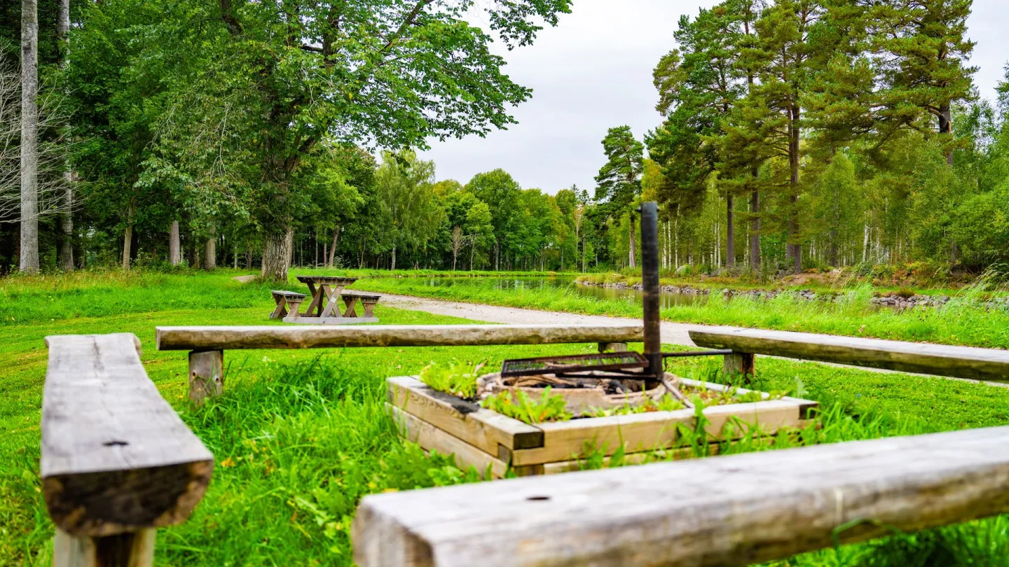 Rastplats med torrdass i Rogstorp | Göta kanal